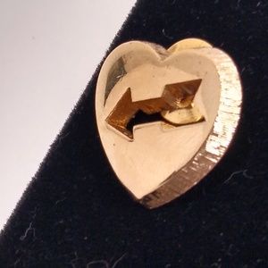Avon | Jewelry | Pin Avon Gold Heart Arrow Vintage Brooch | Poshmark